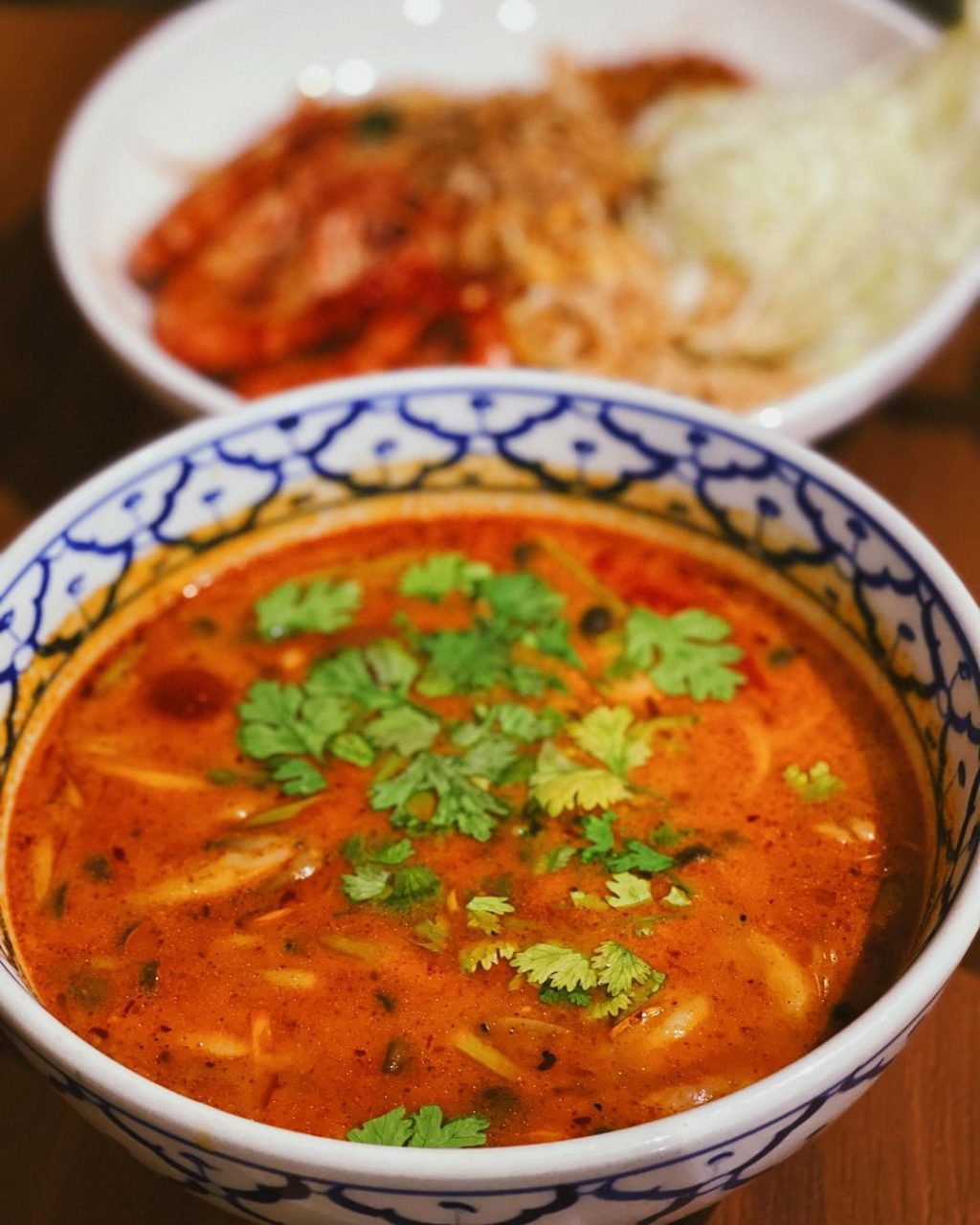 Kin Kao Young一秒置身泰国街头🇹🇭网友力荐「泰式猪脚饭」软糯可口、人间美味不过如此💯 - 🇸🇬新加坡省钱皇后-皇后情报局